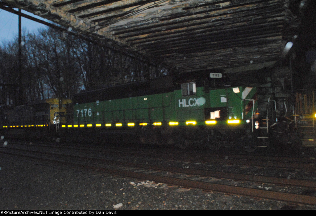 HLCX SD40-2 7176 "BN Cascade Green" on Q439-27